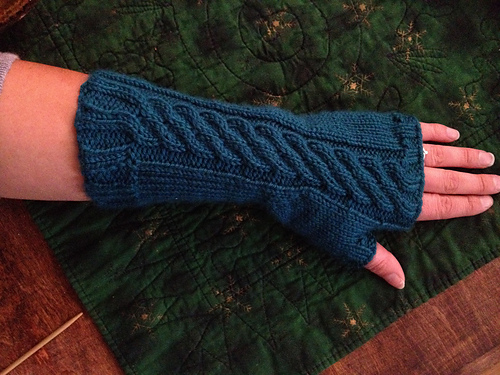 Ravelry: Twists Up Gauntlet pattern by Siana Mills