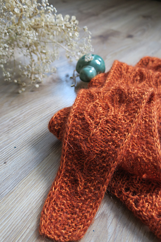 Ravelry: Glowing Ember Shawl pattern by Karolina Wesolek