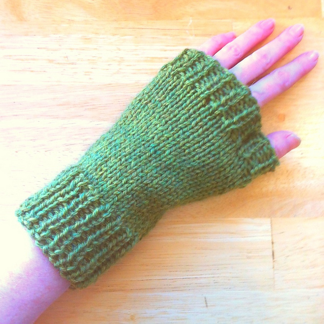 Ravelry: Easy Fingerless Gloves pattern by Kathy Provan