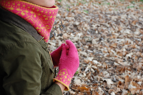 Ravelry: Autumn Gloves pattern by Nicole
