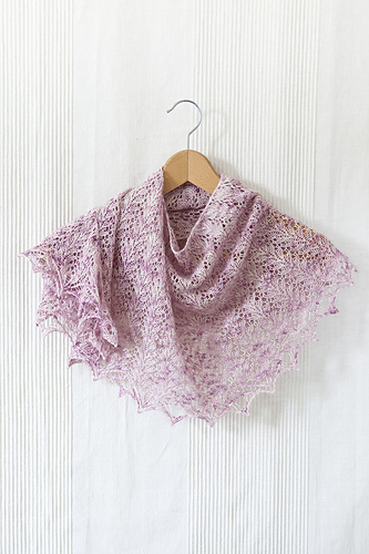 Ravelry: Auro pattern by Skeinwalker Knits