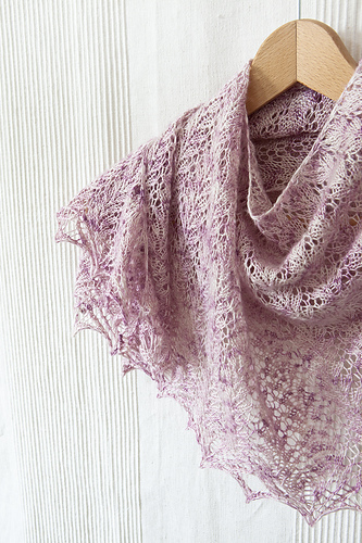 Ravelry: Auro pattern by Skeinwalker Knits