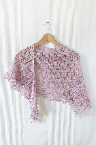 Ravelry: Auro pattern by Skeinwalker Knits