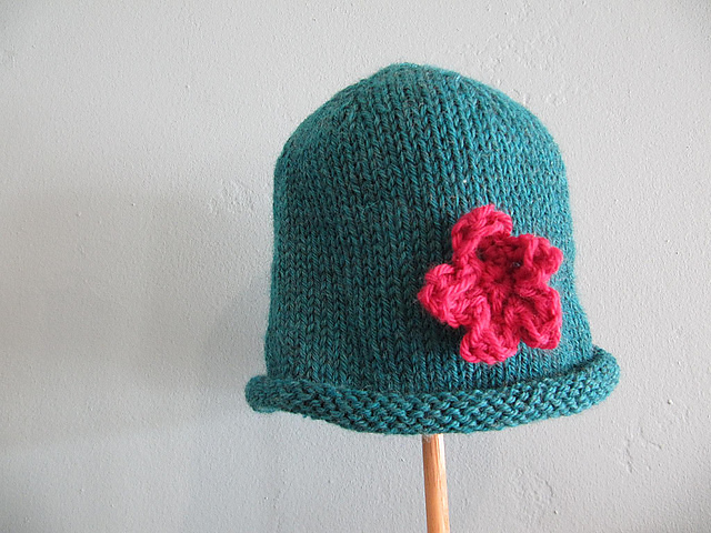 Ravelry: Basic Magic Loop Hat pattern by Helena Bristow