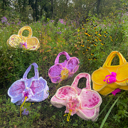 Ravelry: Orchid Purse pattern by Amy Lai