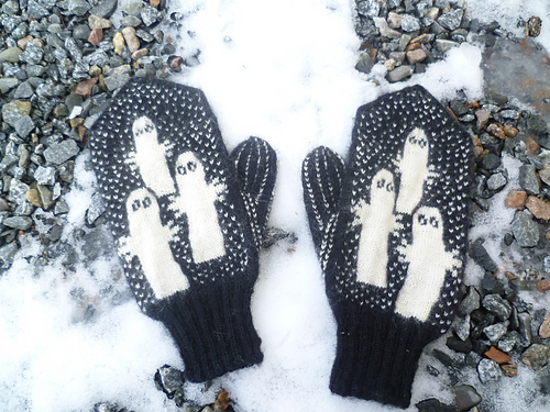 Ravelry: Hattivatti-lapaset / Hattifattener Mittens pattern by Soile