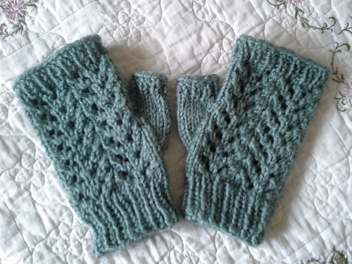 Ravelry: Raleigh Mitts pattern by Rebecca Shepler