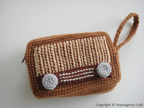 Ravelry: VINTAGE RADIO PURSE pattern by Sky Magenta