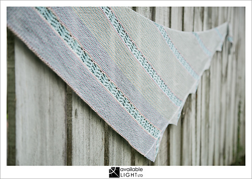 Ravelry: Bunting Wrap pattern by handmade by SMINÉ