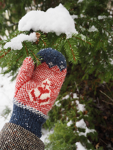 Ravelry: Faith Hope and Love Mittens pattern by Sofia Capelle