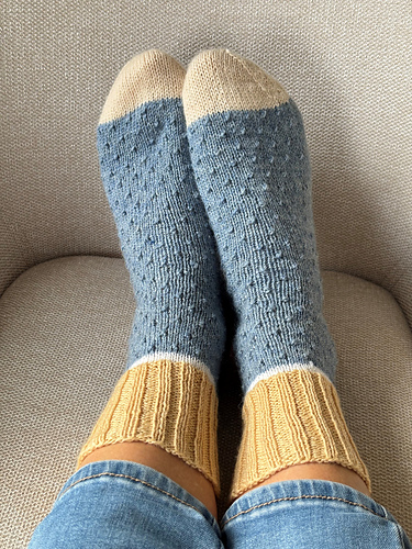 Ravelry: Bumpy bobble socks pattern by Pien Roggeveen