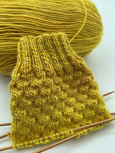 Ravelry: Chicky lace socks pattern by Pien Roggeveen