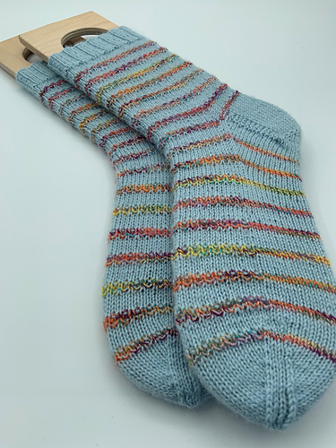 Ravelry: Scrappy lines socks pattern by Pien Roggeveen