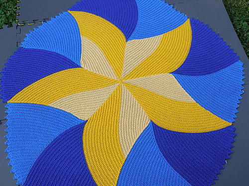 Ravelry: Curlicue Coverlet pattern by Annie Dempsey