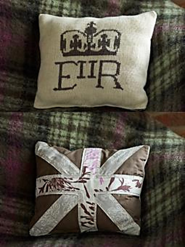 Ravelry: Royal Cushion pattern by Anna Nikipirowicz