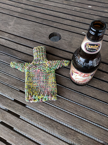 Ravelry: Beer Sweater Cozy pattern by Rebecca Shepler