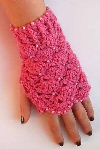 Ravelry: Beaded Crochet Mittens pattern by Sophia Reed