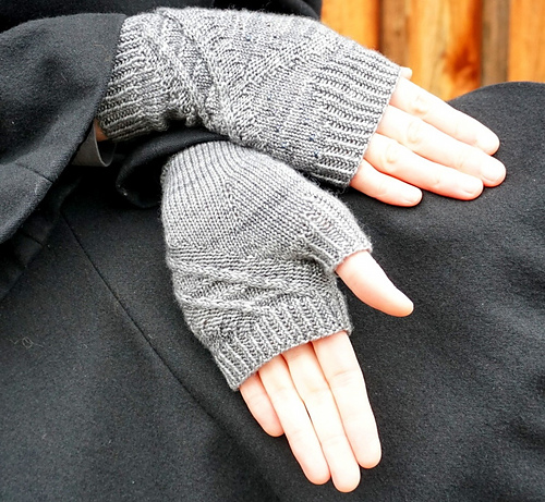Ravelry: Winding Stairway Mitts pattern by Sabine Kastner