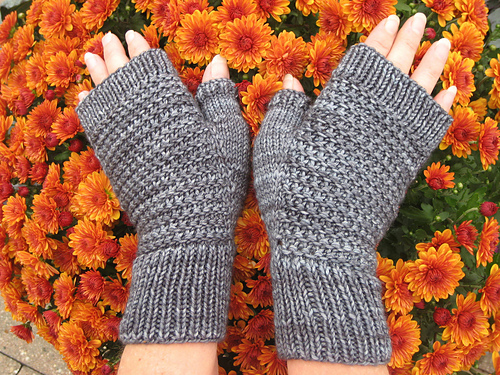Ravelry: Dragon Hide Mitts pattern by Karen Troyer Ladman