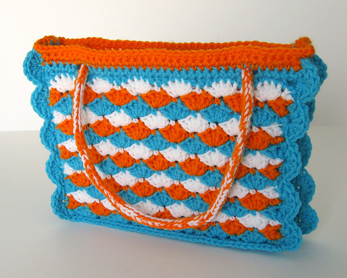 Ravelry: Shells & Shells Tote pattern by Heidi Nieling