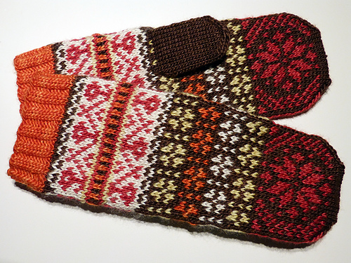 Ravelry: Royal Icing Mittens pattern by SpillyJane