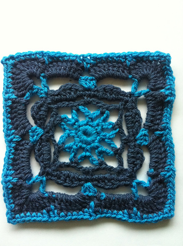 Ravelry: Scallop Flower Square pattern by Beverley Moffitt