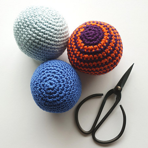 Ravelry: Make an amigurumi ball pattern by Shelley Husband