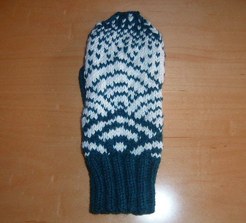 Ravelry: Japanese Wave Mittens pattern by Maya Poffenberger