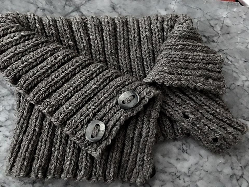 Ravelry: Ribbed and Buttoned Cowl pattern by Sean Riley