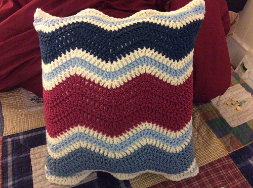 Ravelry: Holiday Chevron Pillows pattern by Jessie Rayot