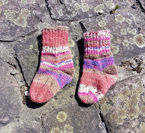 Ravelry: Preemie and Baby Socks pattern by Stefanie Bold