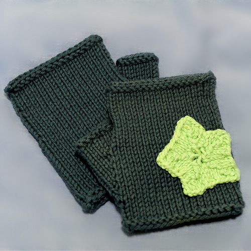 Ravelry: Star Motorcycle Gloves pattern by Katherine Stempien