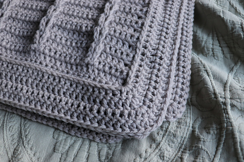 Ravelry: Jenevieve's Loop Blanket pattern by STEPHMADETHAT