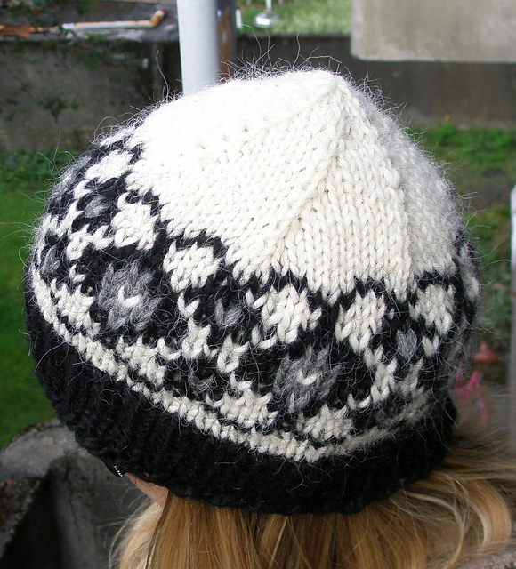 Ravelry: Icelandic Hat pattern by Astrid Ellingsen