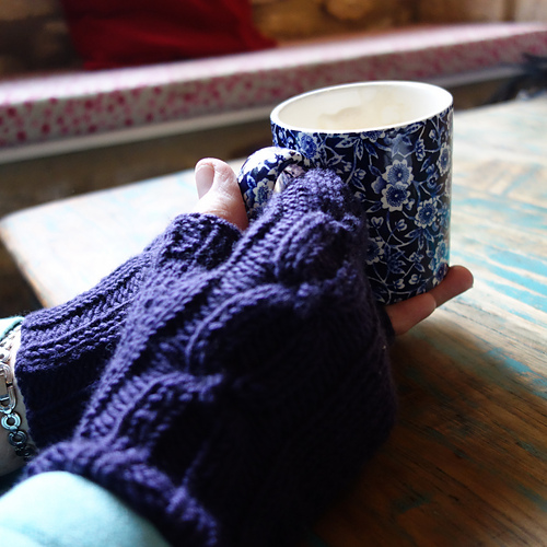 Ravelry: Knitty Knotty mitts pattern by Susan Ashcroft