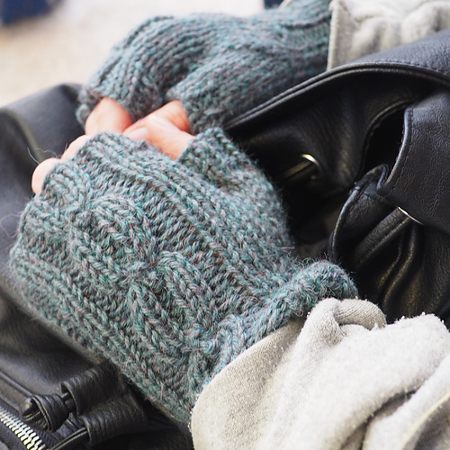 Ravelry: Knitty Knotty mitts pattern by Susan Ashcroft