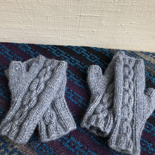 Ravelry: Knitty Knotty mitts pattern by Susan Ashcroft