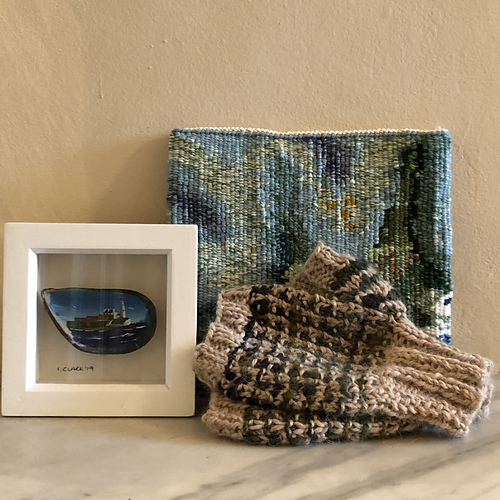 Ravelry: Knitty Bitty mitts pattern by Susan Ashcroft