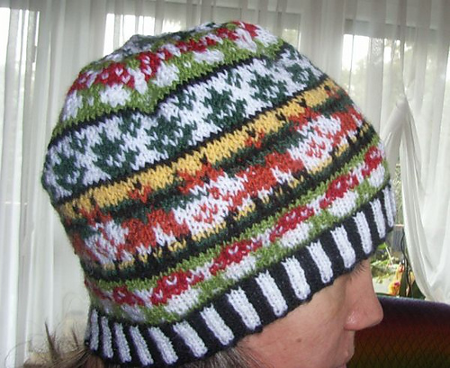 Ravelry: Fox in the forest beanie pattern by Sandra Jäger