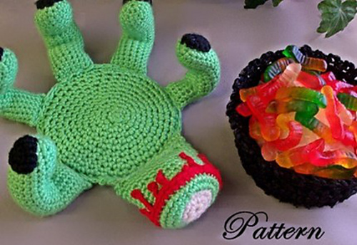 Ravelry: Severed Monster Hand Candy Dish pattern by Holly Teschner