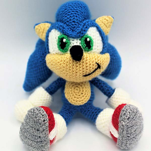 Ravelry: Sonic the Hedgehog pattern by Gretel Crespo