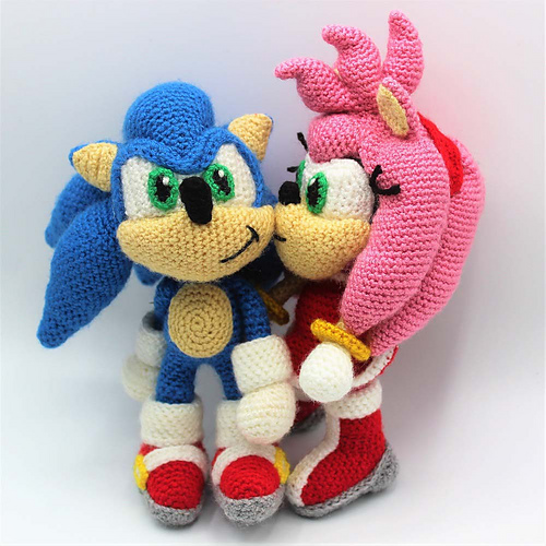 Ravelry: Amy Rose pattern by Gretel Crespo