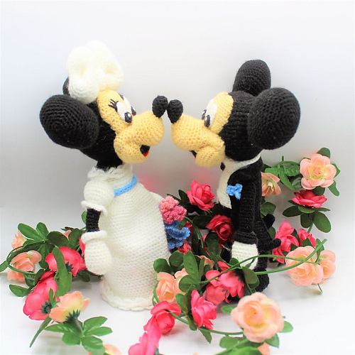 Ravelry: Mickey groom and Minnie bride pattern by Gretel Crespo