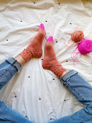 Ravelry: In Bloom Sock Set pattern by Summer Lee