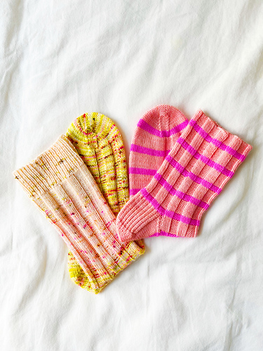 Ravelry: Wide Rib Sock Set pattern by Summer Lee