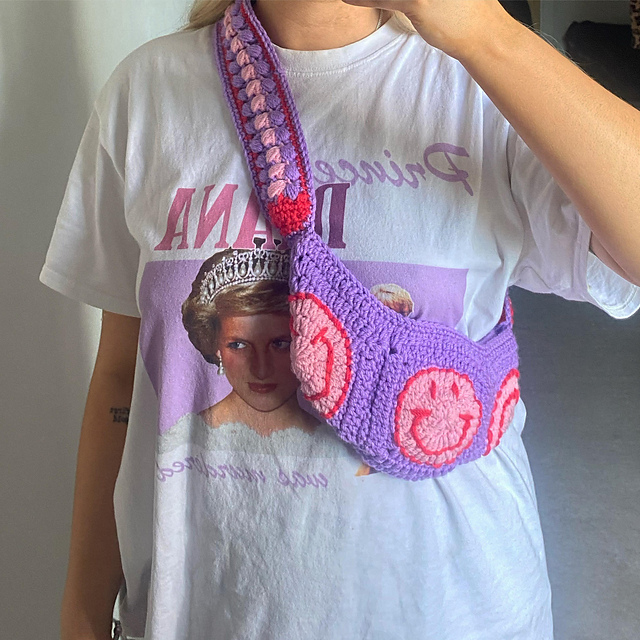 Ravelry: Happy Daze Crossbody pattern by Abby Thacker