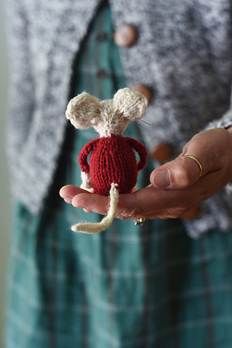 Ravelry: Mouse in a Mitten Set pattern by Susan B. Anderson