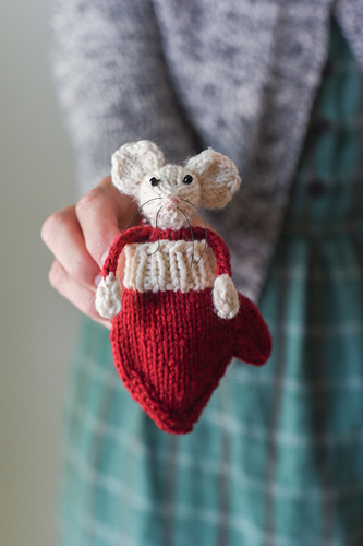 Ravelry: Mouse in a Mitten Set pattern by Susan B. Anderson