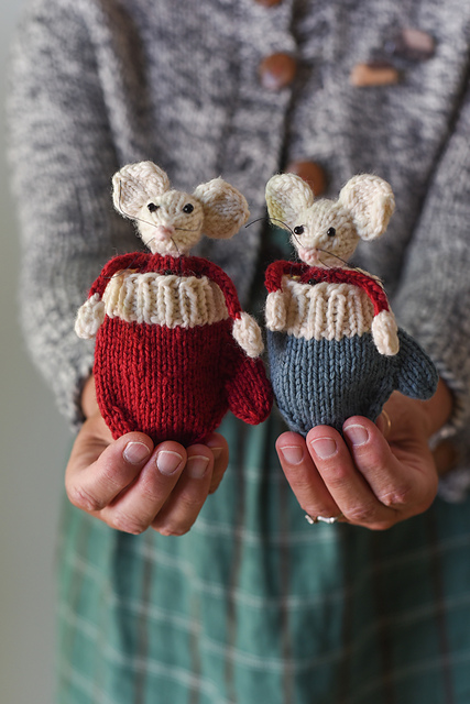 Ravelry: Mouse in a Mitten Set pattern by Susan B. Anderson