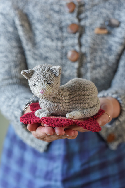 Ravelry: Kitten and Flower pattern by Susan B. Anderson